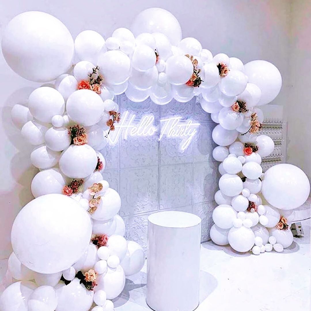 Rectangular backdrop half balloons arch & white cylinders | Orlando ...